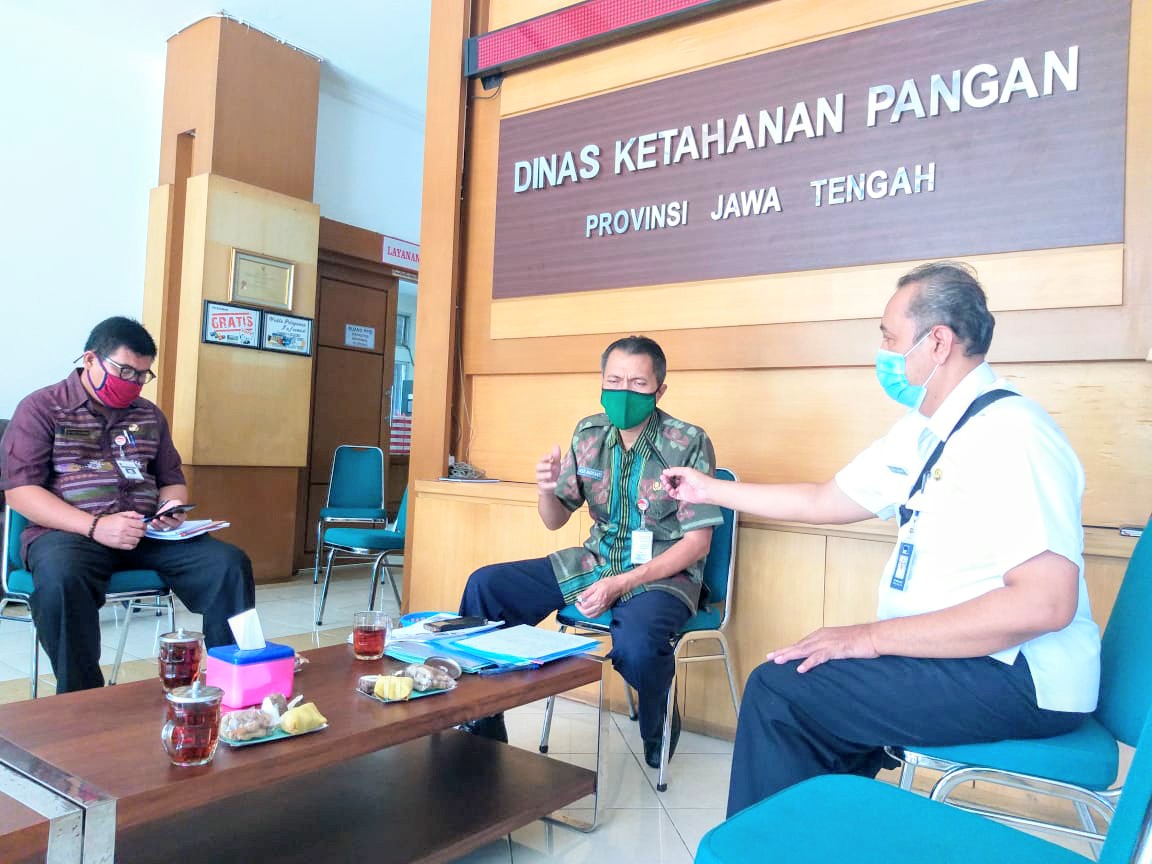 Dialog interaktif dengan RRI Semarang Pro-4 - Dinas Ketahanan Pangan ...